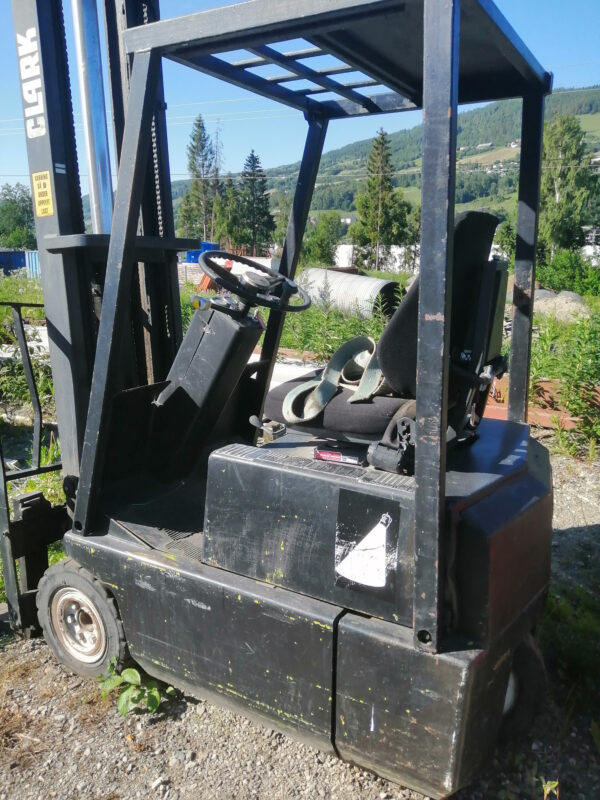 Clark El truck 2,5 TONS MED LADER | SÅMASKINER